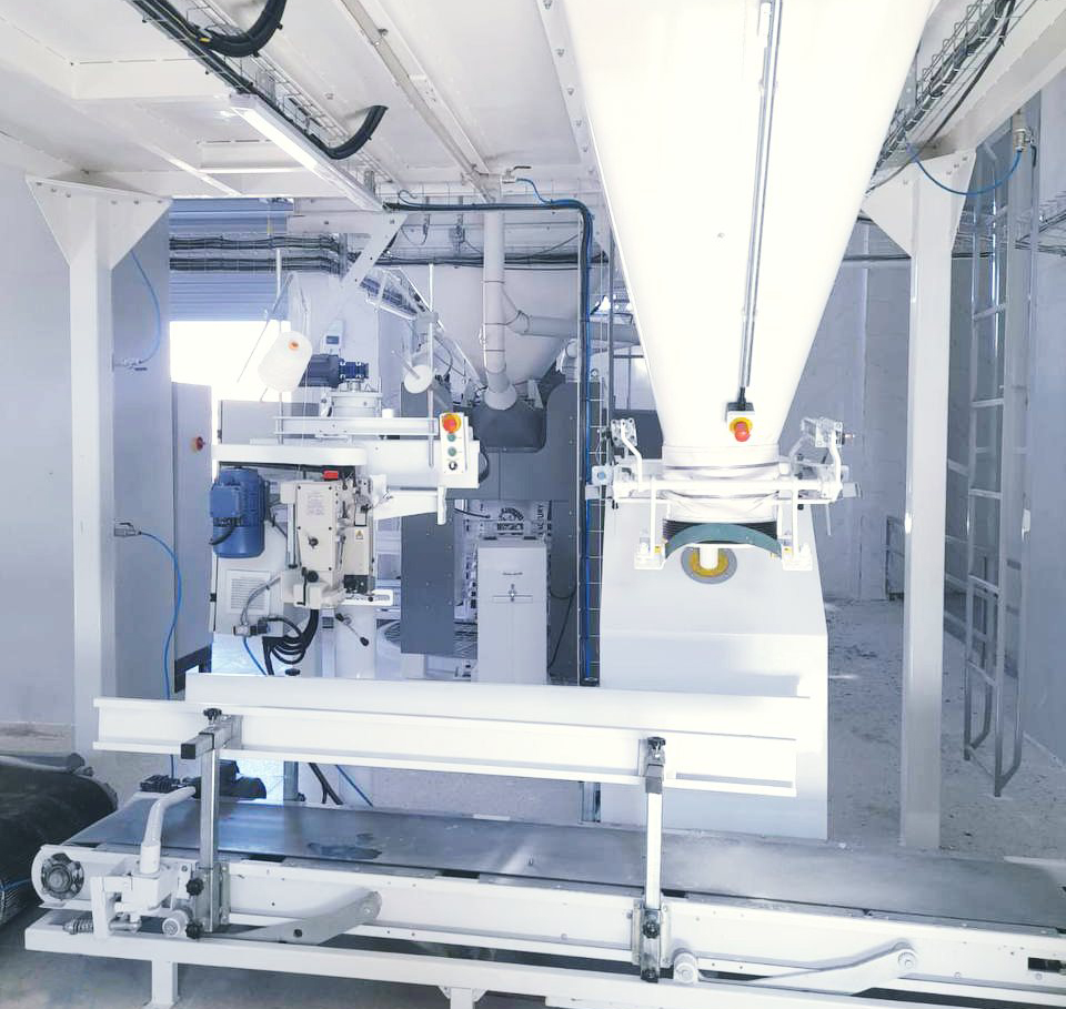 Weizenverarbeitungskapazität von 500 Tonnen/Tag. Mühlensystem in ...